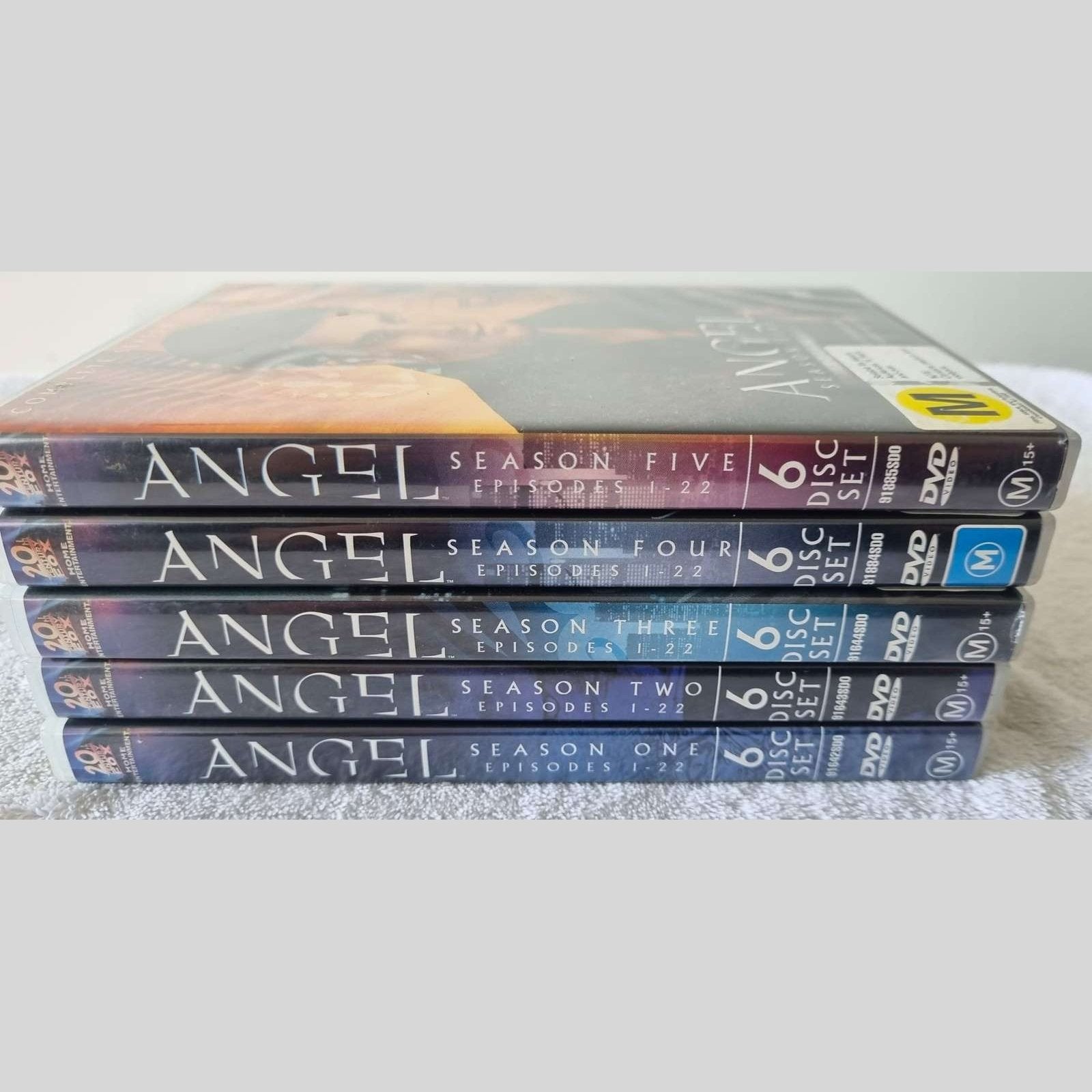 Angel: The Complete Collection (Seasons 1 - 5) (DVD)